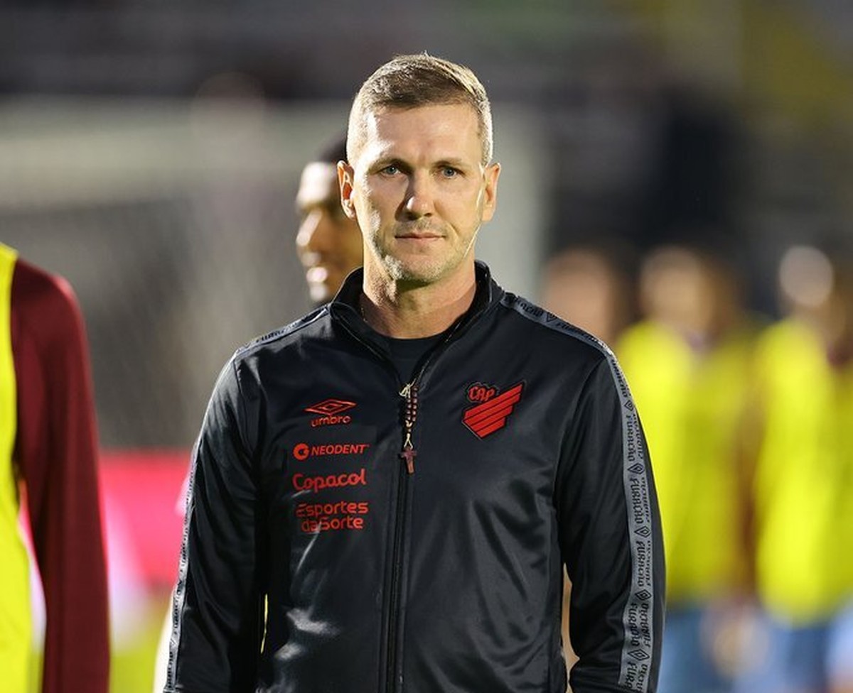 Após derrota para o Bragantino, Paulo Turra defende estratégia de rodar ...