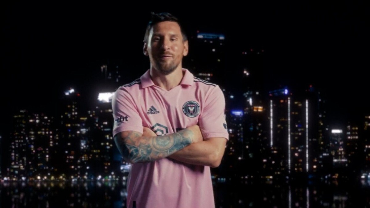 Messi veste camisa do Inter Miami em anúncio oficial | mls | ge