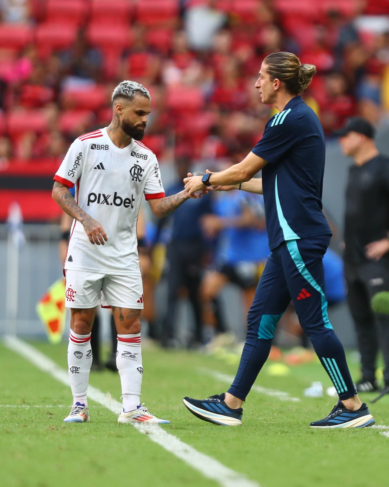 Com futuro incerto no Flamengo, Michael tenta aproveitar chance rara como titular após seis ...