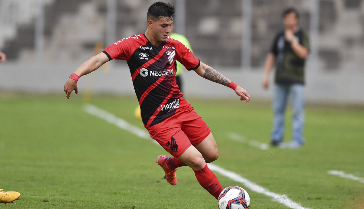 Jader passa por exames médicos, e Athletico acerta empréstimo de meia ...