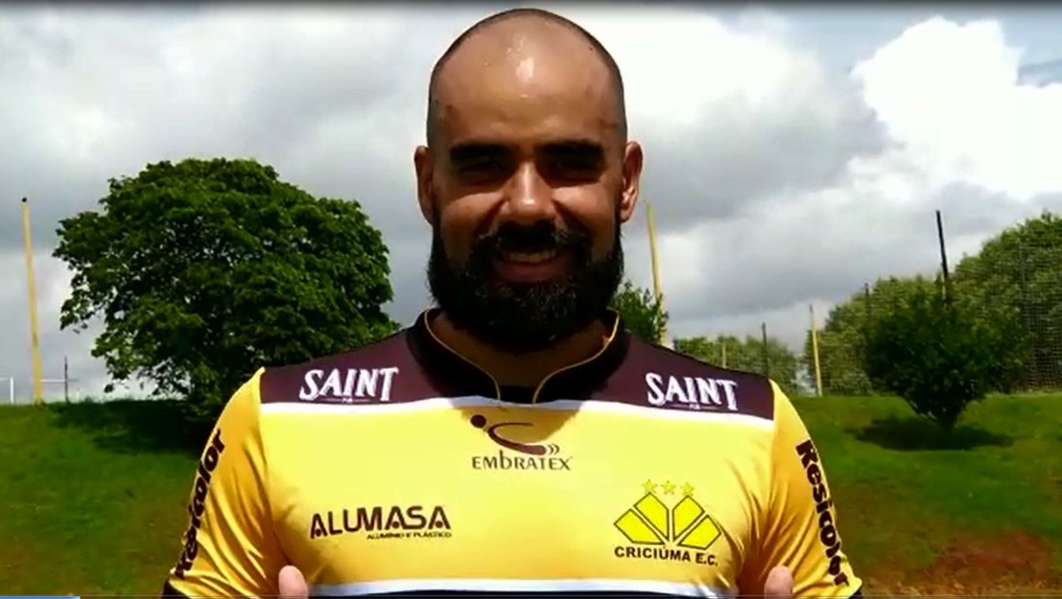 Com expectativa, mas sem peso extra: Daniel Costa é apresentado no ...