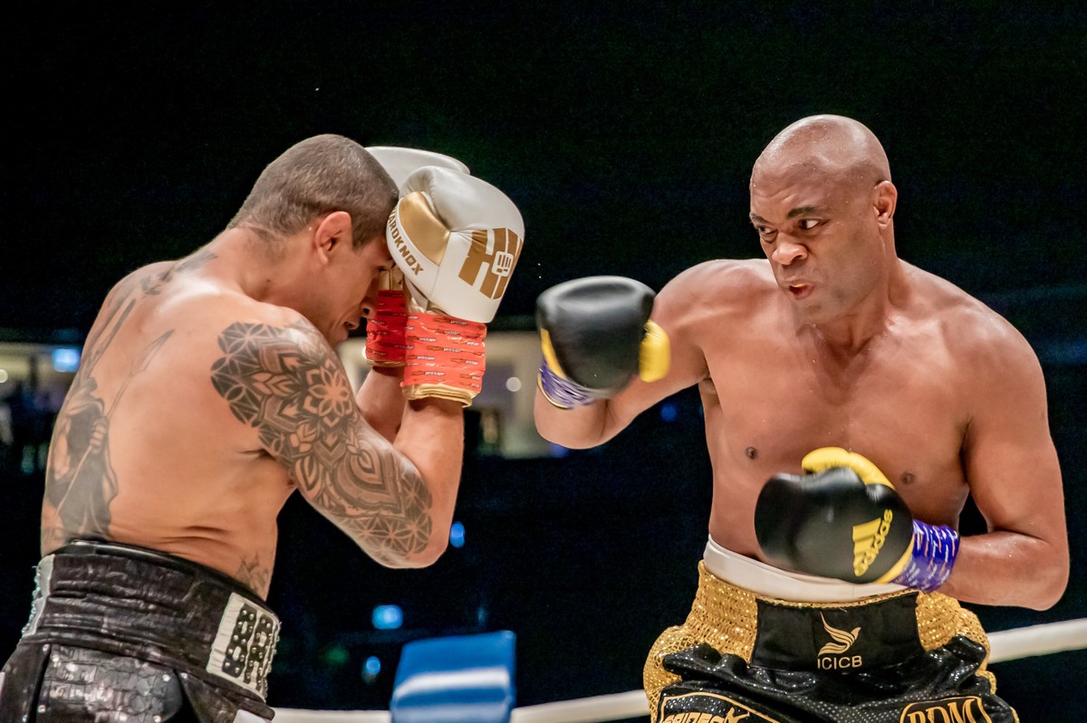 Anderson Silva tira licença de boxe profissional no Arizona | combate | ge