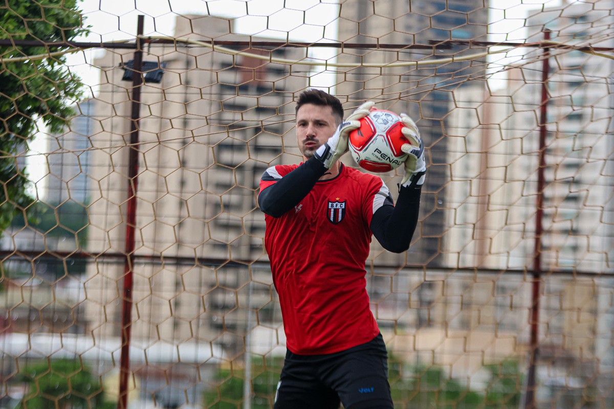 Experiência na Série B e em Portugal: conheça Michael Fracaro, novo ...