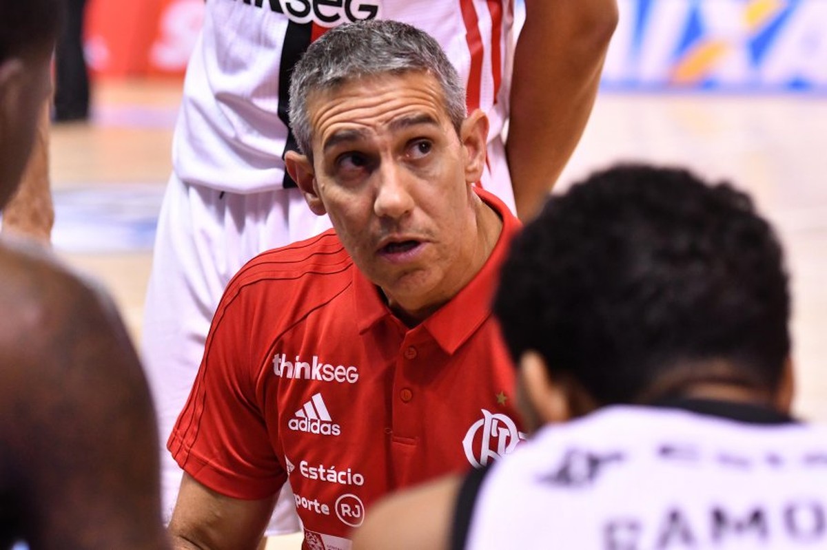 José Neto busca saídas para o Flamengo: "Temos que conduzir o jogo ...