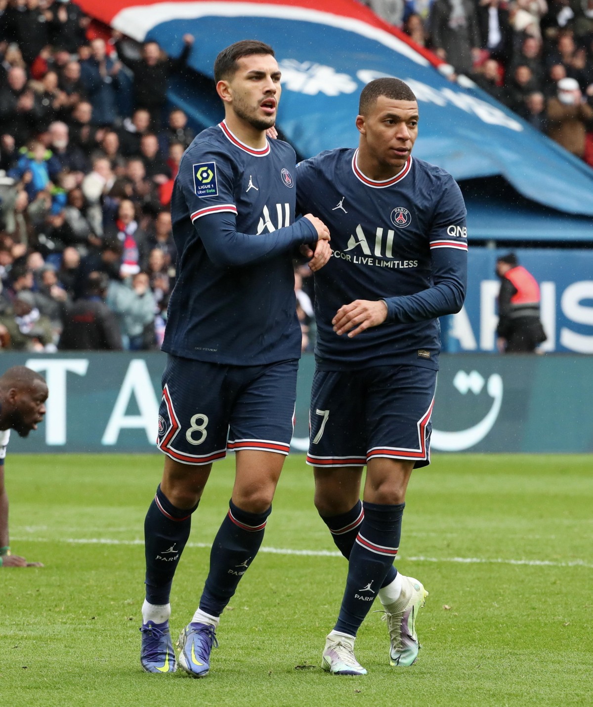 "Rivais" nos tempos de PSG, Mbappé e Paredes se reencontram na final ...
