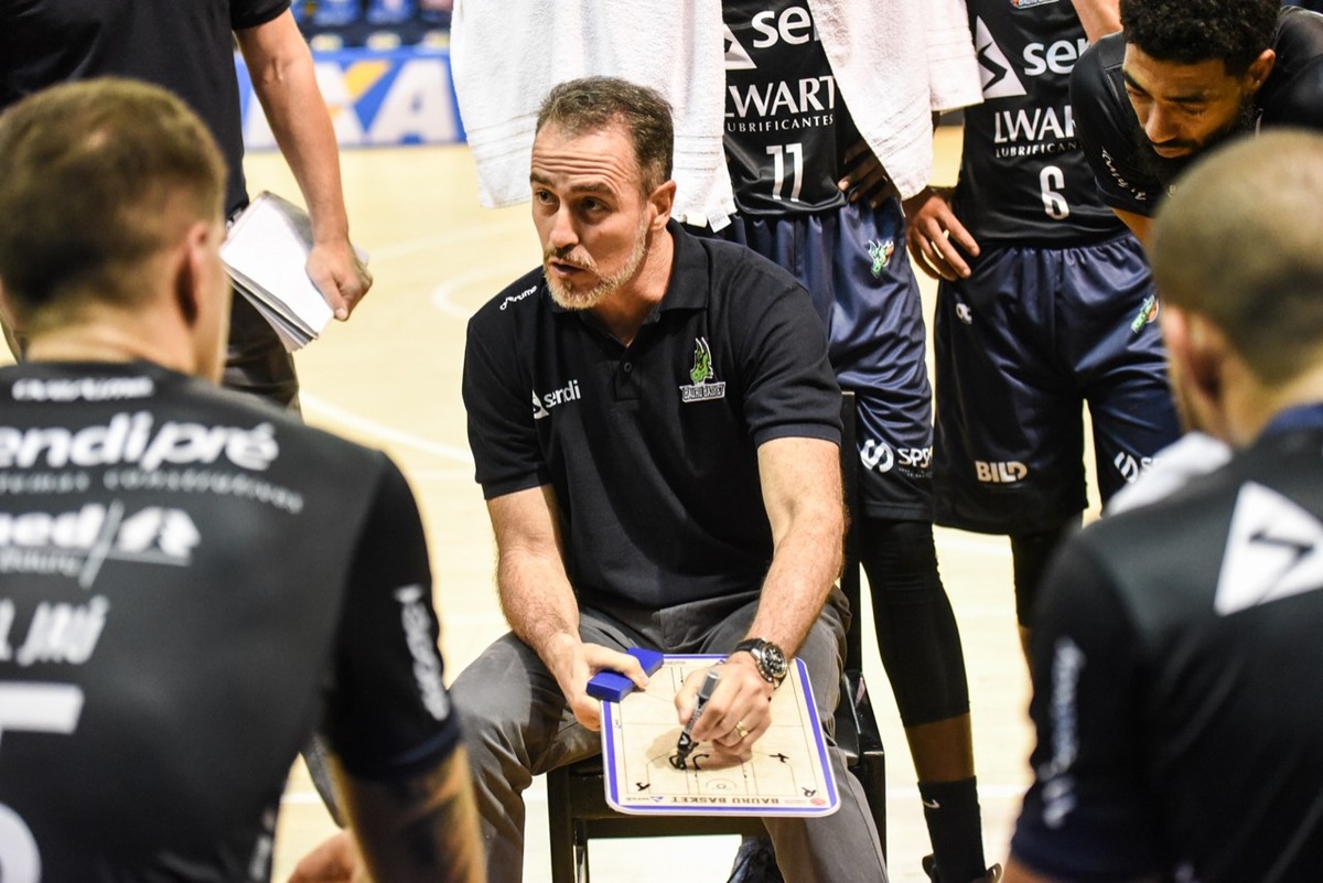 Apesar de derrota no NBB, Demétrius Ferracciú aprova postura do Bauru ...
