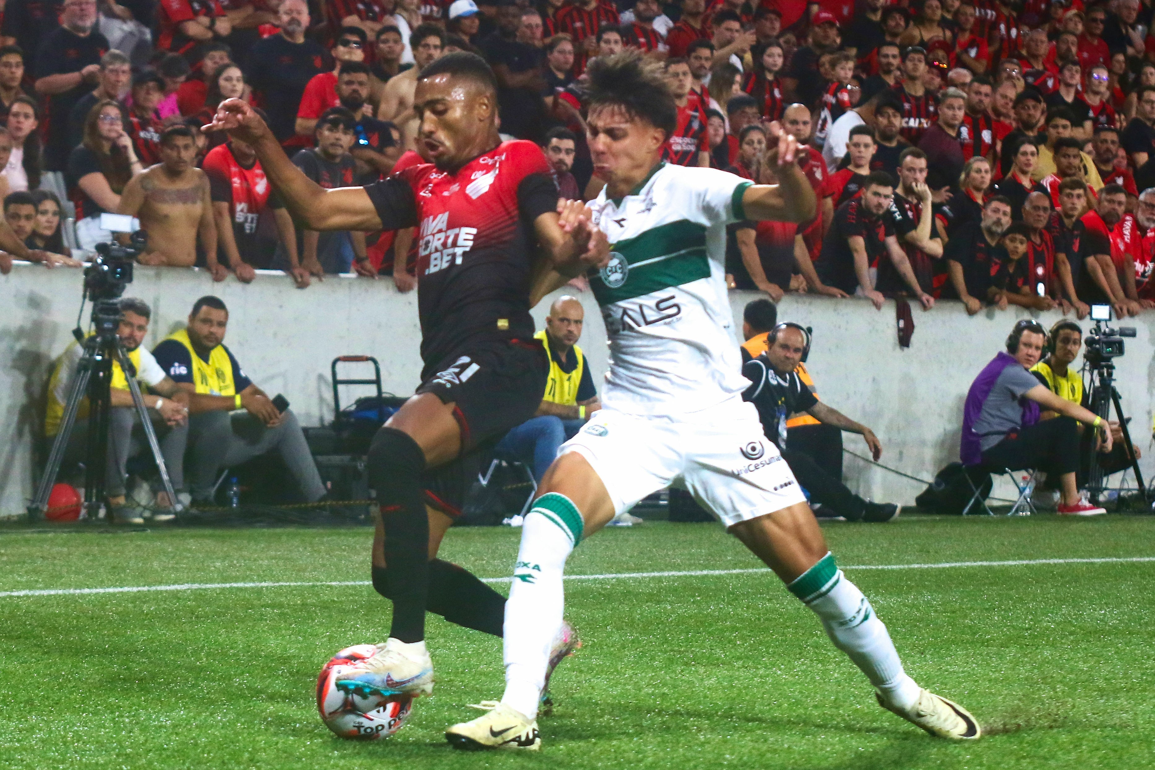 Athletico sofre no ataque e tira lições em esquenta para a Série A | Ge