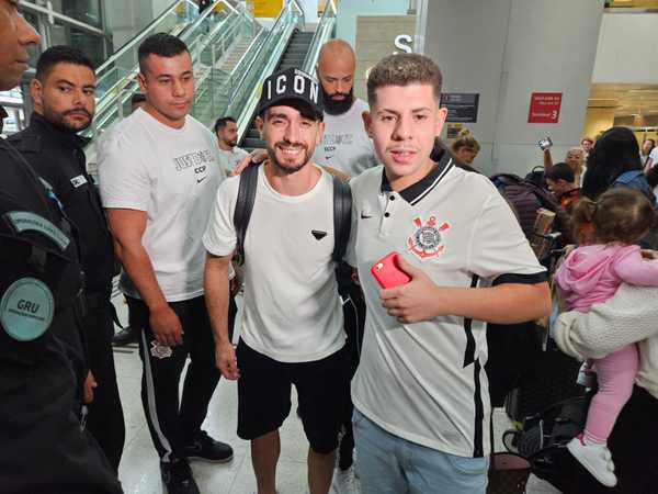 Igor Coronado desembarca no Brasil para assinar contrato com o ...