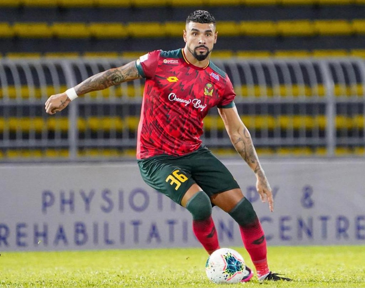 Cria de Magé, zagueiro Renan Alves renova com o Kedah, da Malásia ...