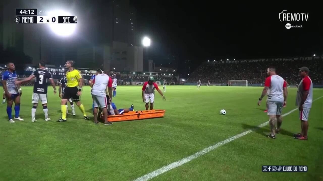 VÍDEO: Gandula discute com jogador, leva empurrão e é expulso por ...