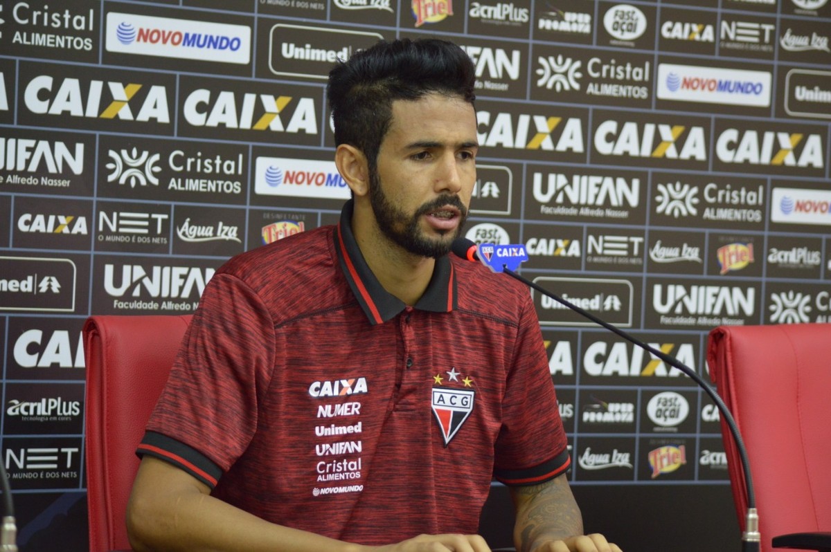 Jonathan deixa renovação de lado e quer mais um acesso no Atlético-GO ...