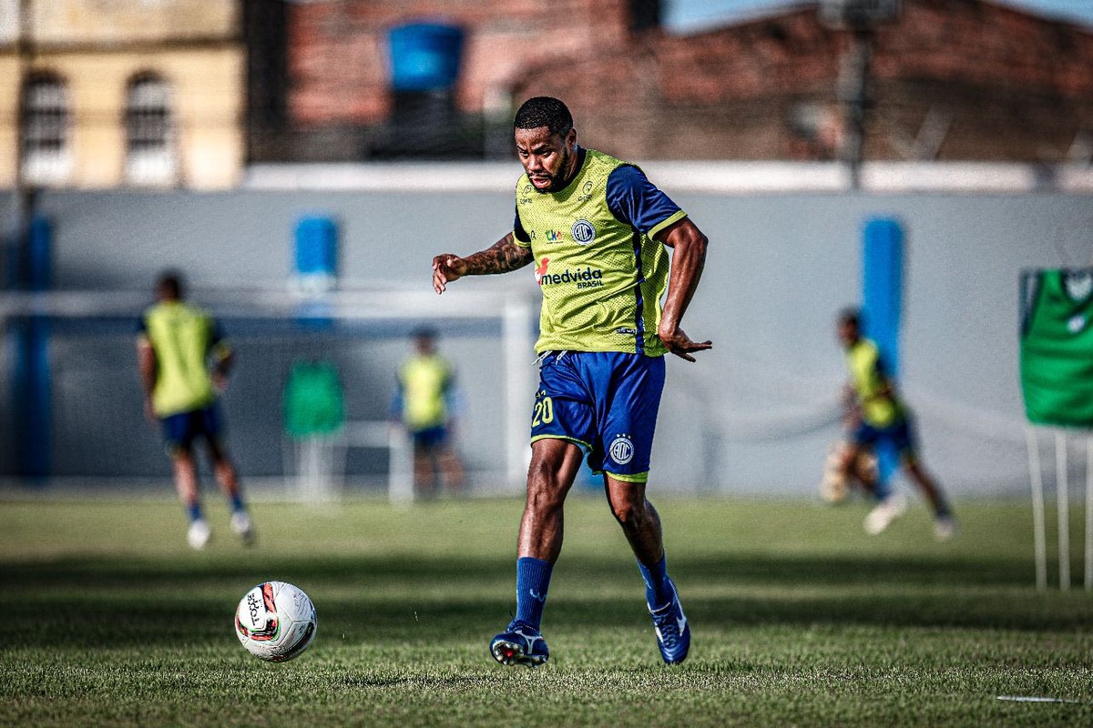 Éverton Silva destaca importância de uma vitória do Confiança no ...