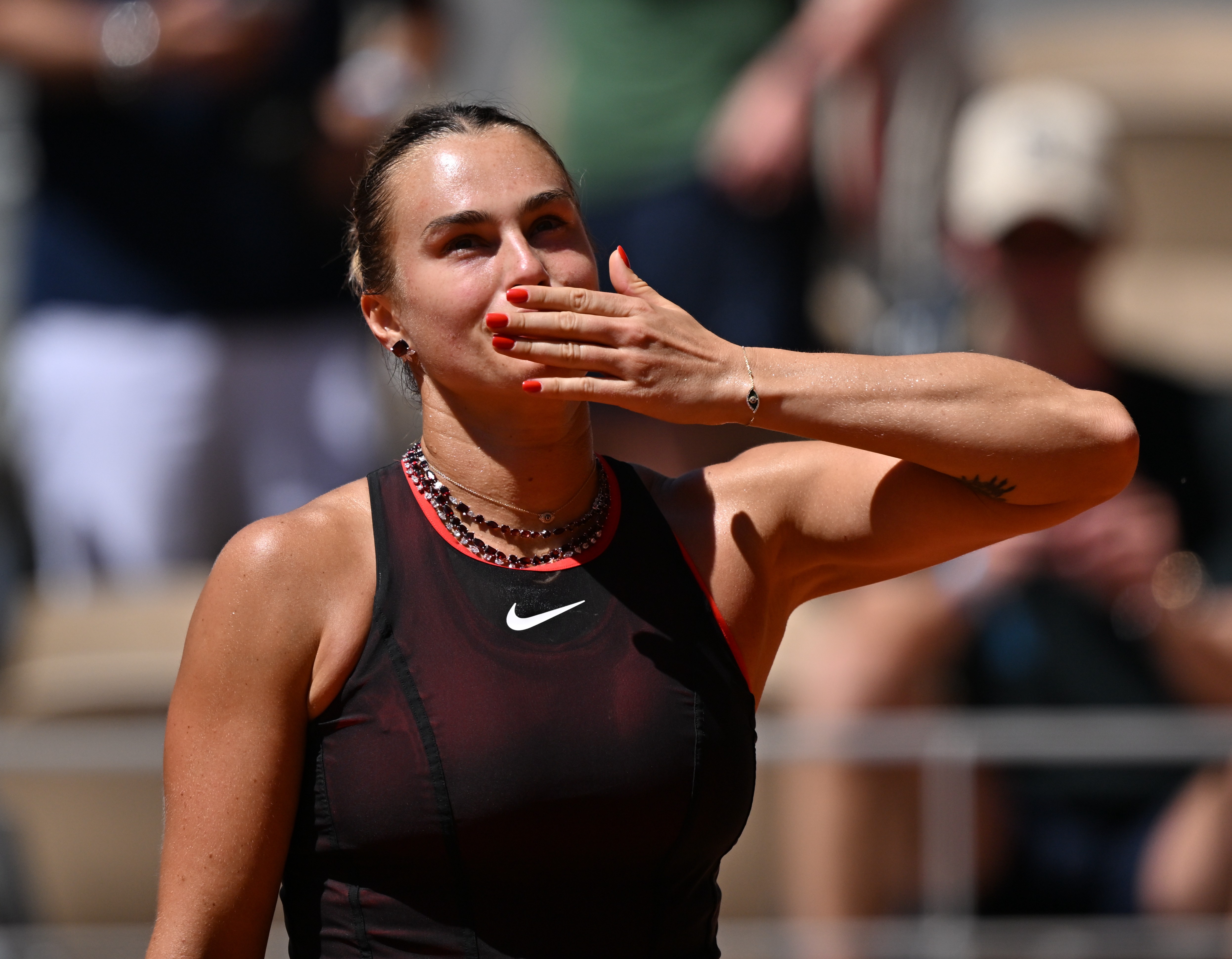 Sabalenka nega hipocrisia ao jogar com joias de R$ 760 mil e protestar ...