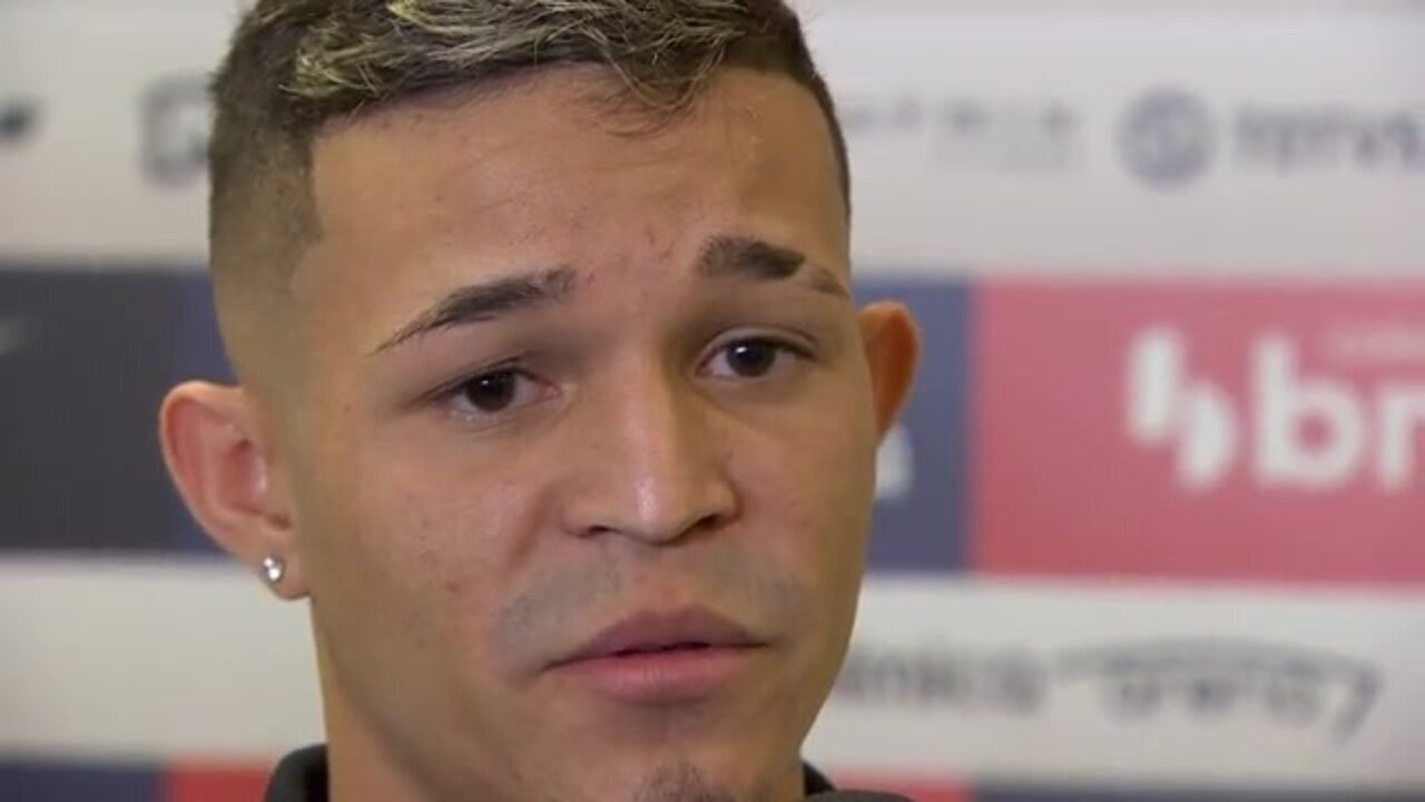 Adson, de 1,71m, faz segundo gol de cabeça pelo Corinthians | Ge