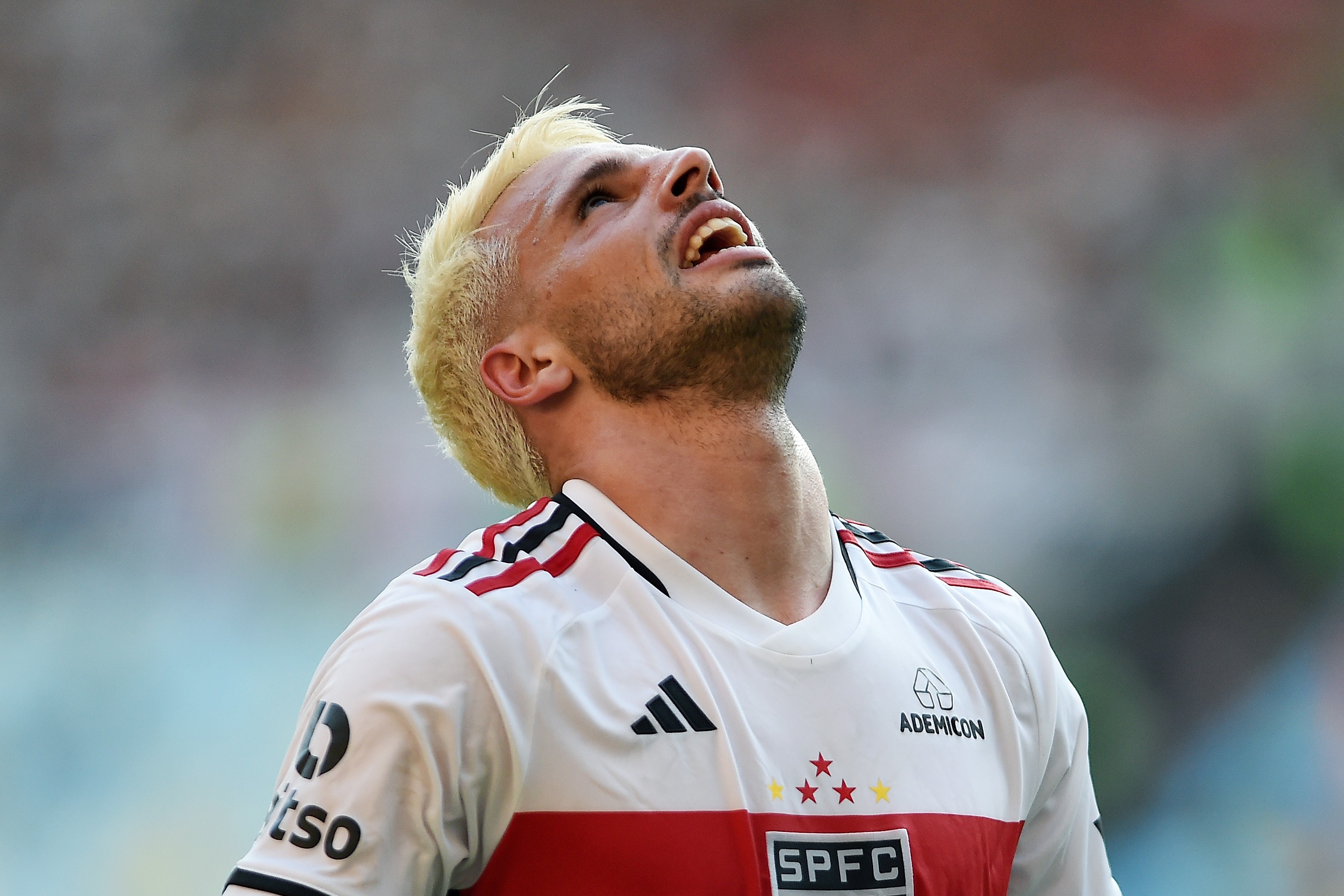 São Paulo lida com insatisfação do elenco por atrasos enquanto busca ...