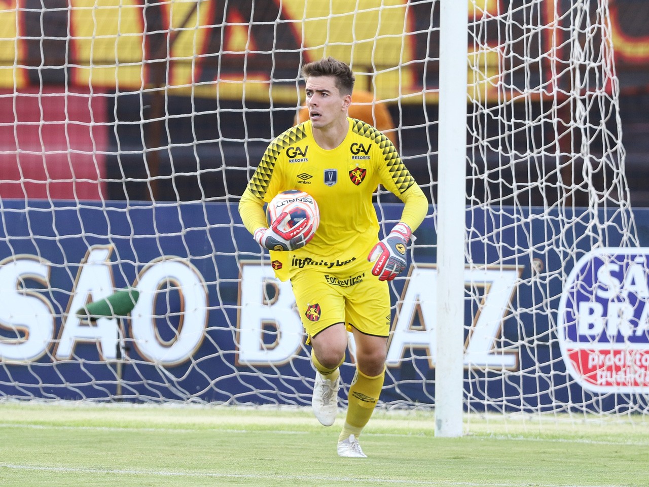 Lembra dele? Luan Polli explica saída conturbada do futebol brasileiro ...