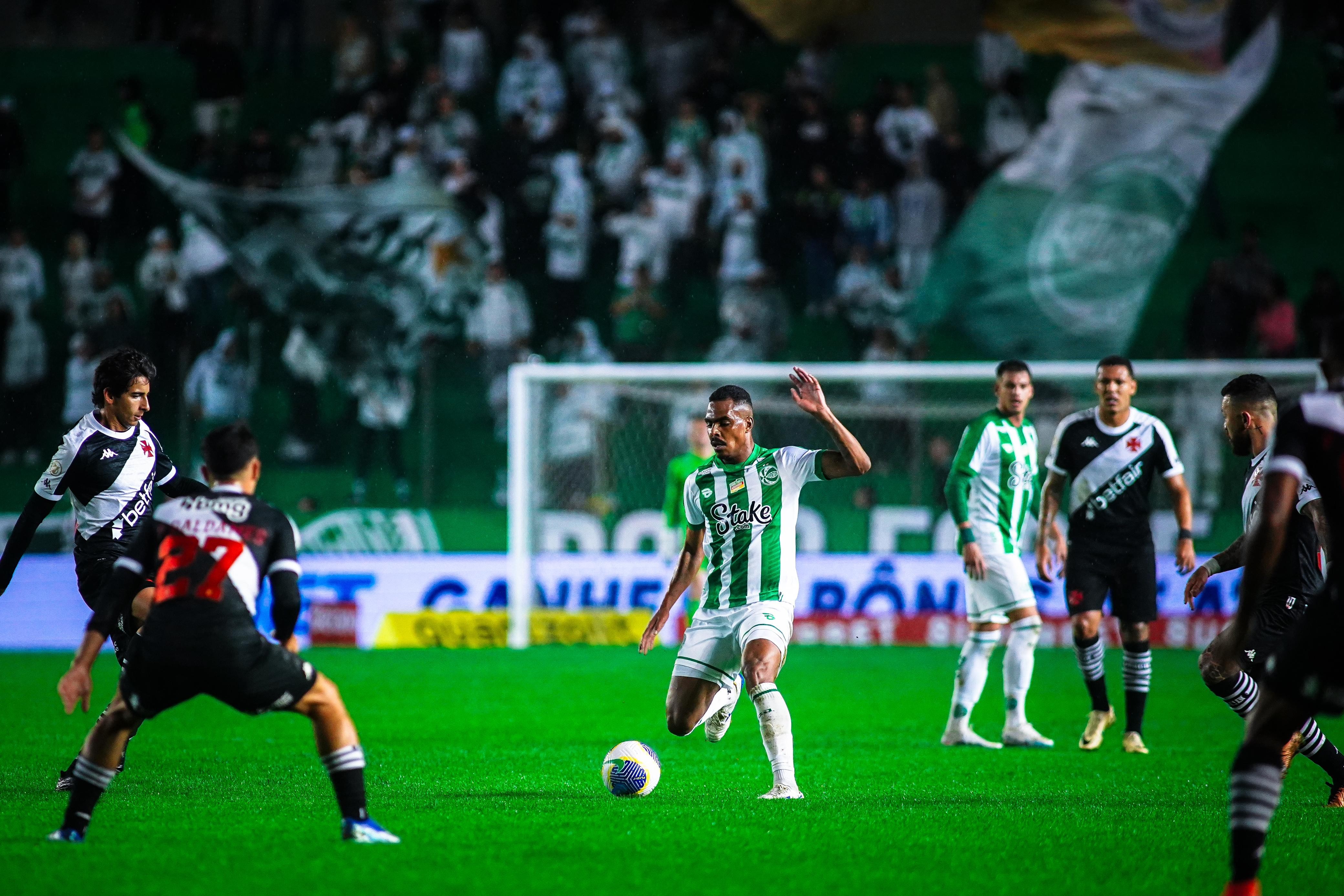 Conheça Caíque Gonçalves, primeiro reforço do Vitória para 2026 | Ge