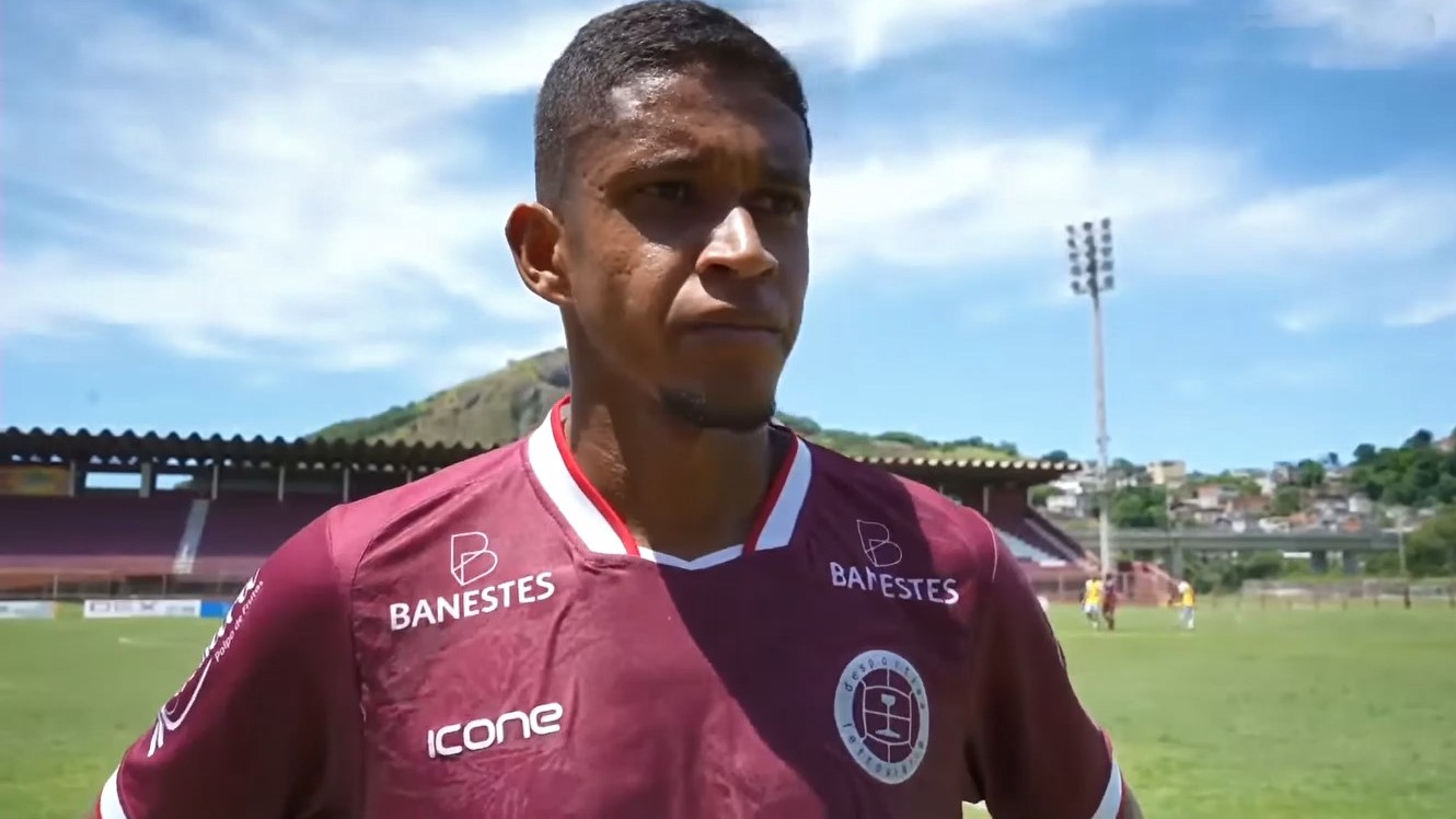 Autor de mais um gol de falta, Walber diz que a Desportiva pode "sonhar com o título ...