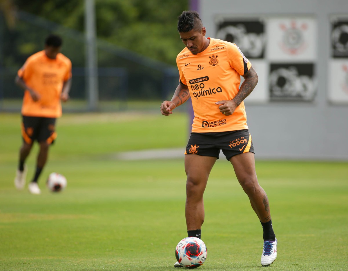Paulinho treina com bola e se aproxima de retorno ao Corinthians após ...