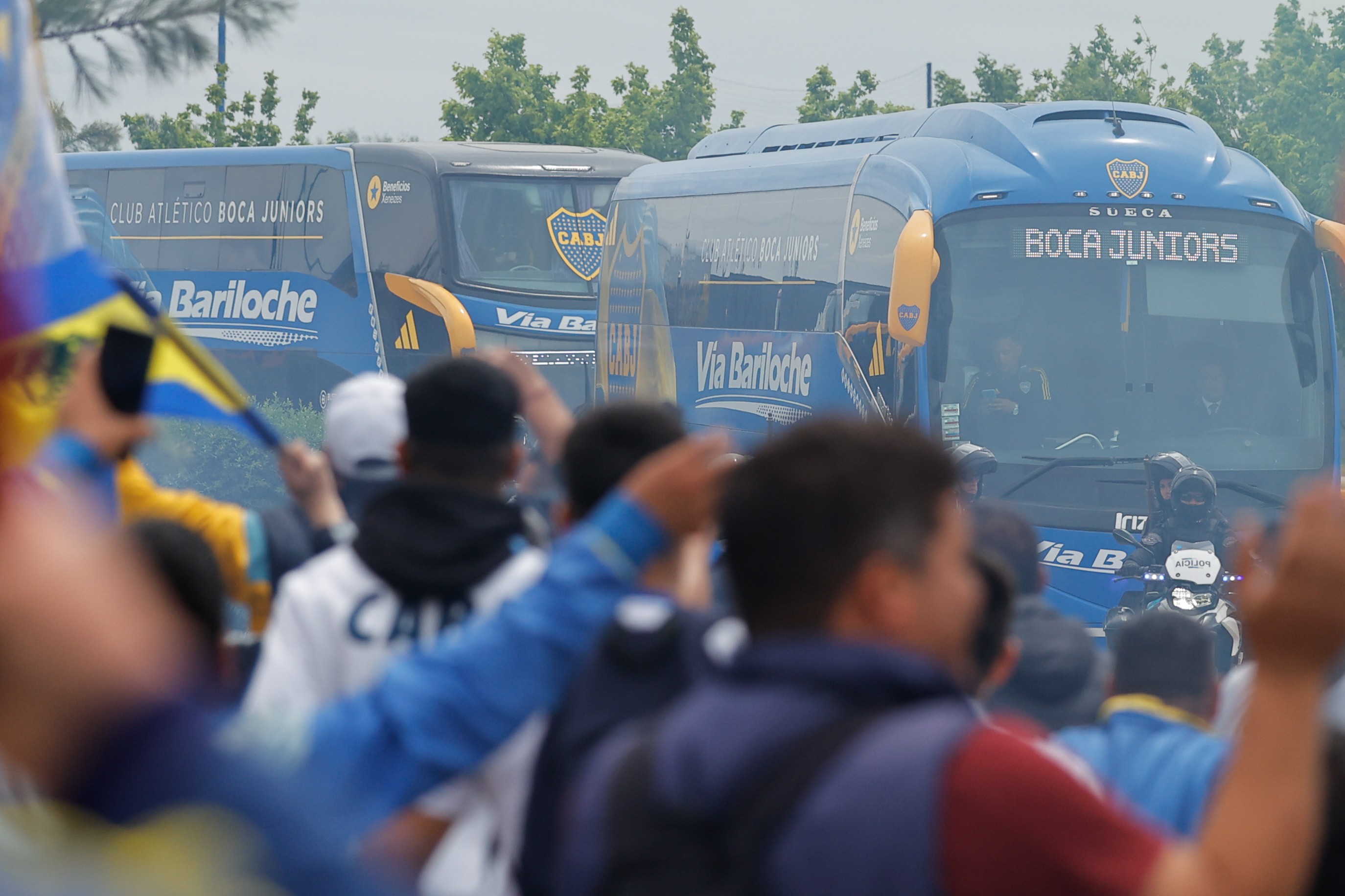 Boca Juniors recebe apoio da torcida antes de embarque para o Rio | Ge