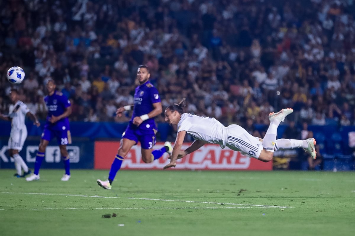 Ibrahimovic faz hat-trick e dá assistência em vitória de virada do Los ...