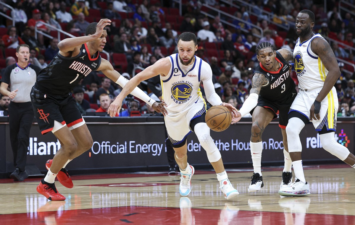 Warriors deslancham no último quarto e batem os Rockets pela NBA | nba | ge