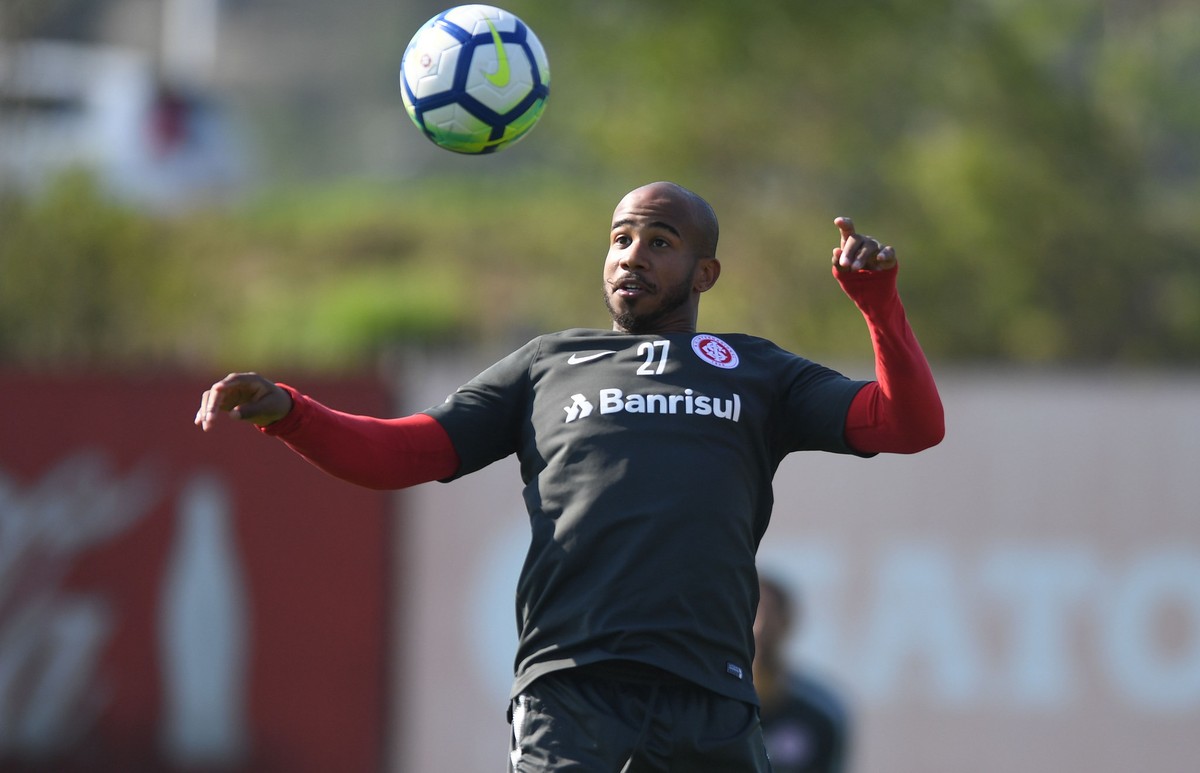 Patrick comemora retorno após 40 dias e "up" com grito da torcida no ...