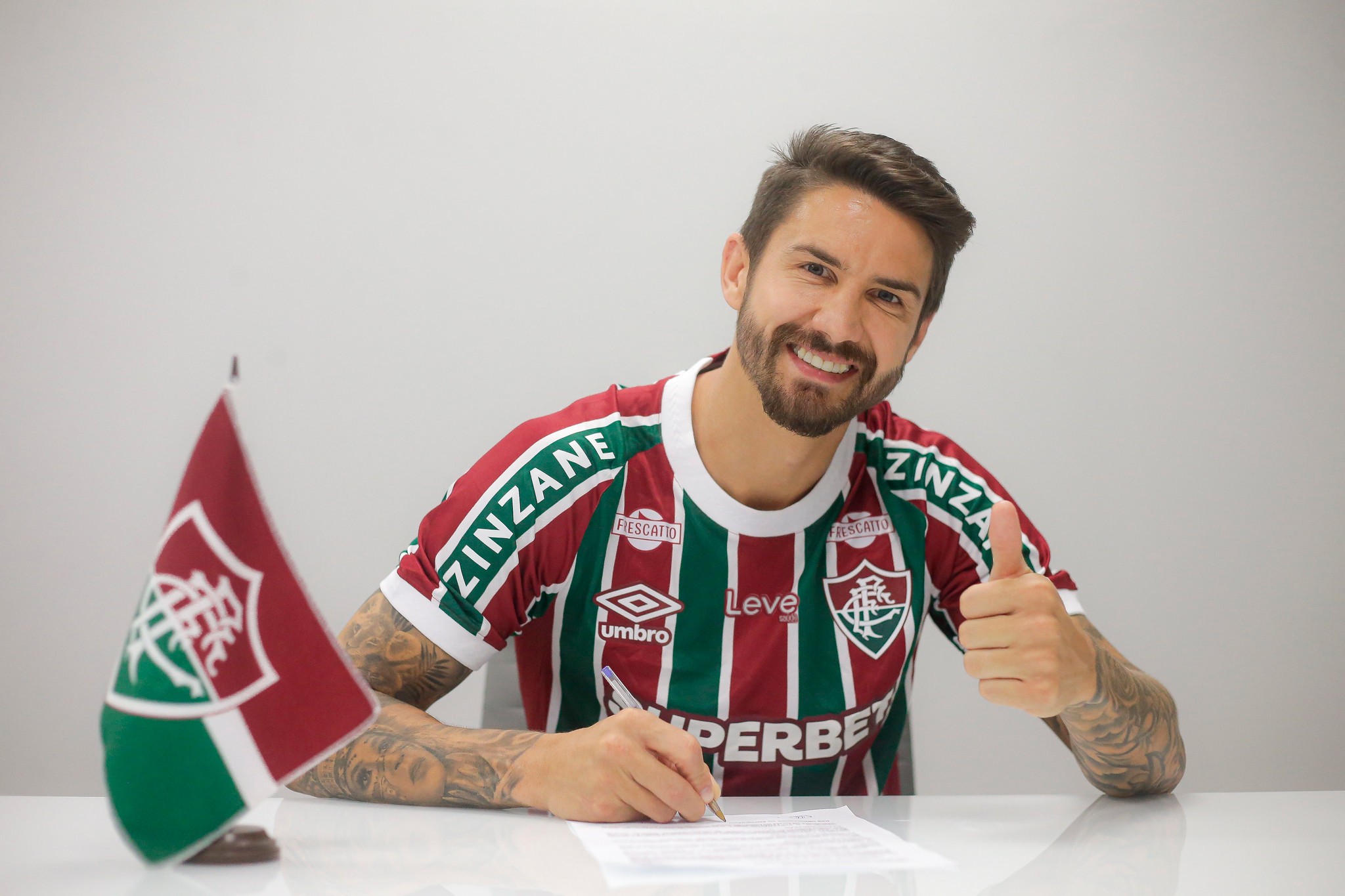 Everaldo é regularizado e está liberado para estrear pelo Fluminense no ...