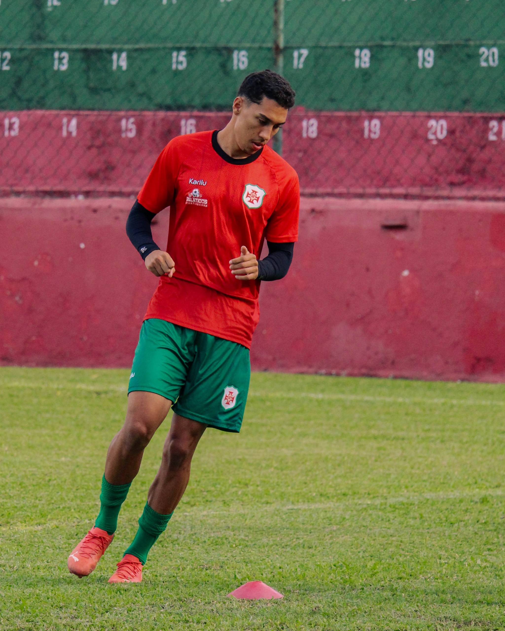 Portuguesa Santista anuncia jovem centroavante para disputa da Copa ...