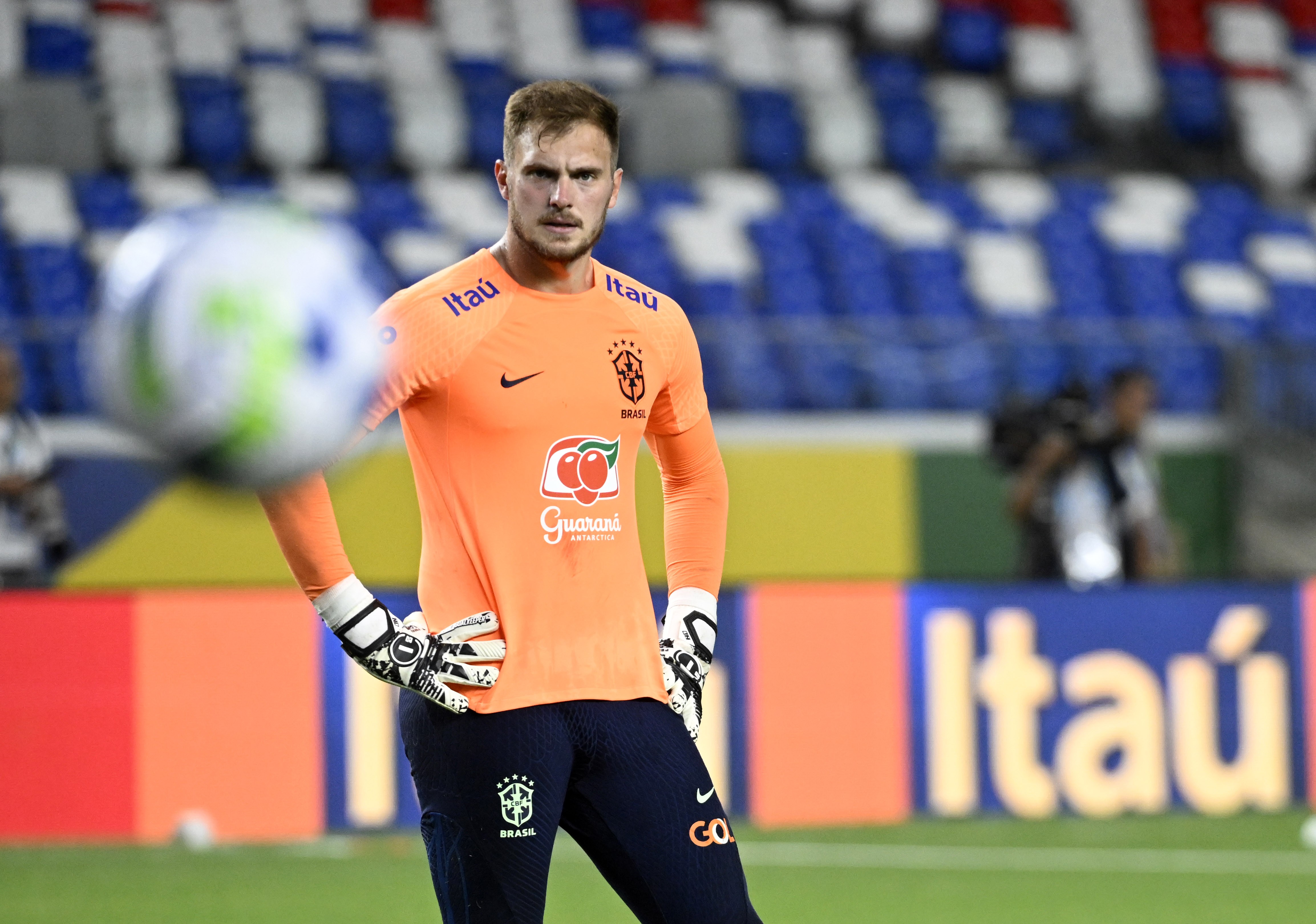 Lucas Perri diz que aprende com melhores do mundo na Seleção e lembra ...
