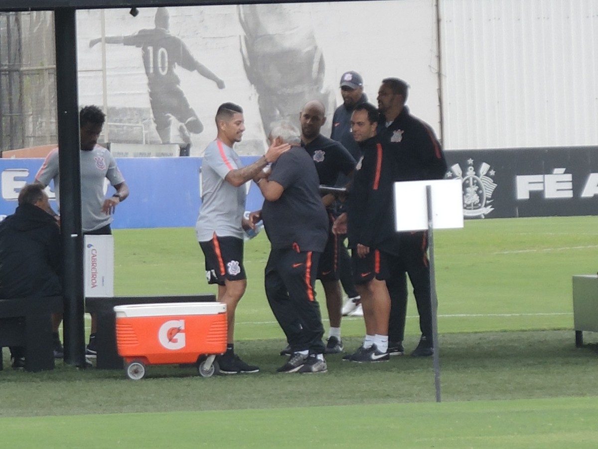 Ralf faz primeira aparição em campo no Corinthians e estreia em até ...
