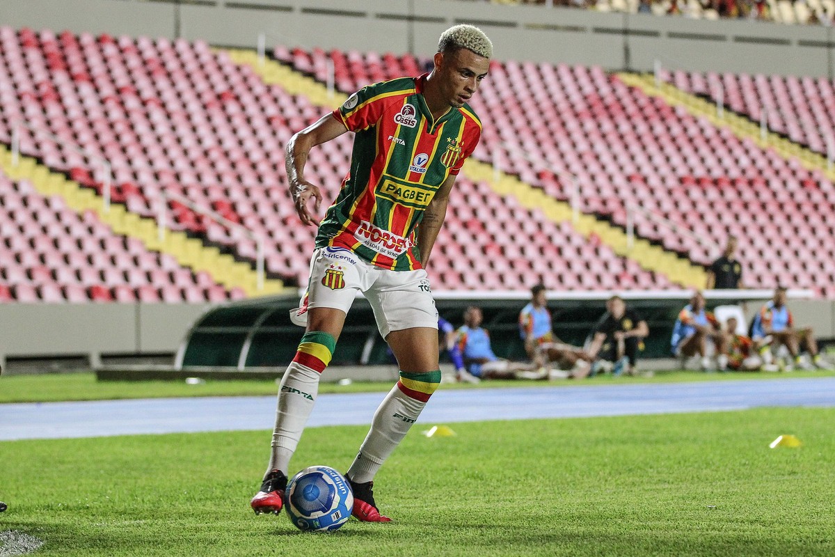 Provável titular contra o Guarani, Matheus Martins comemora bom momento ...