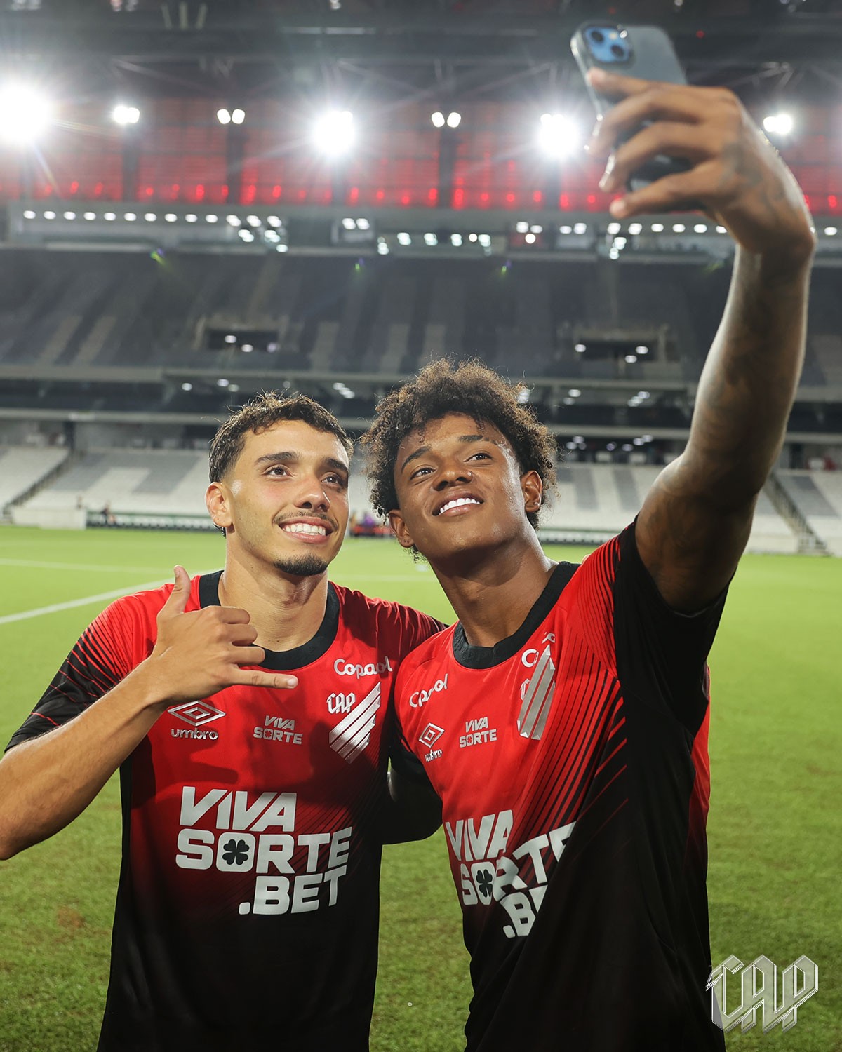 Dupla do Athletico se destaca e faz "pressão" por renovação | Ge