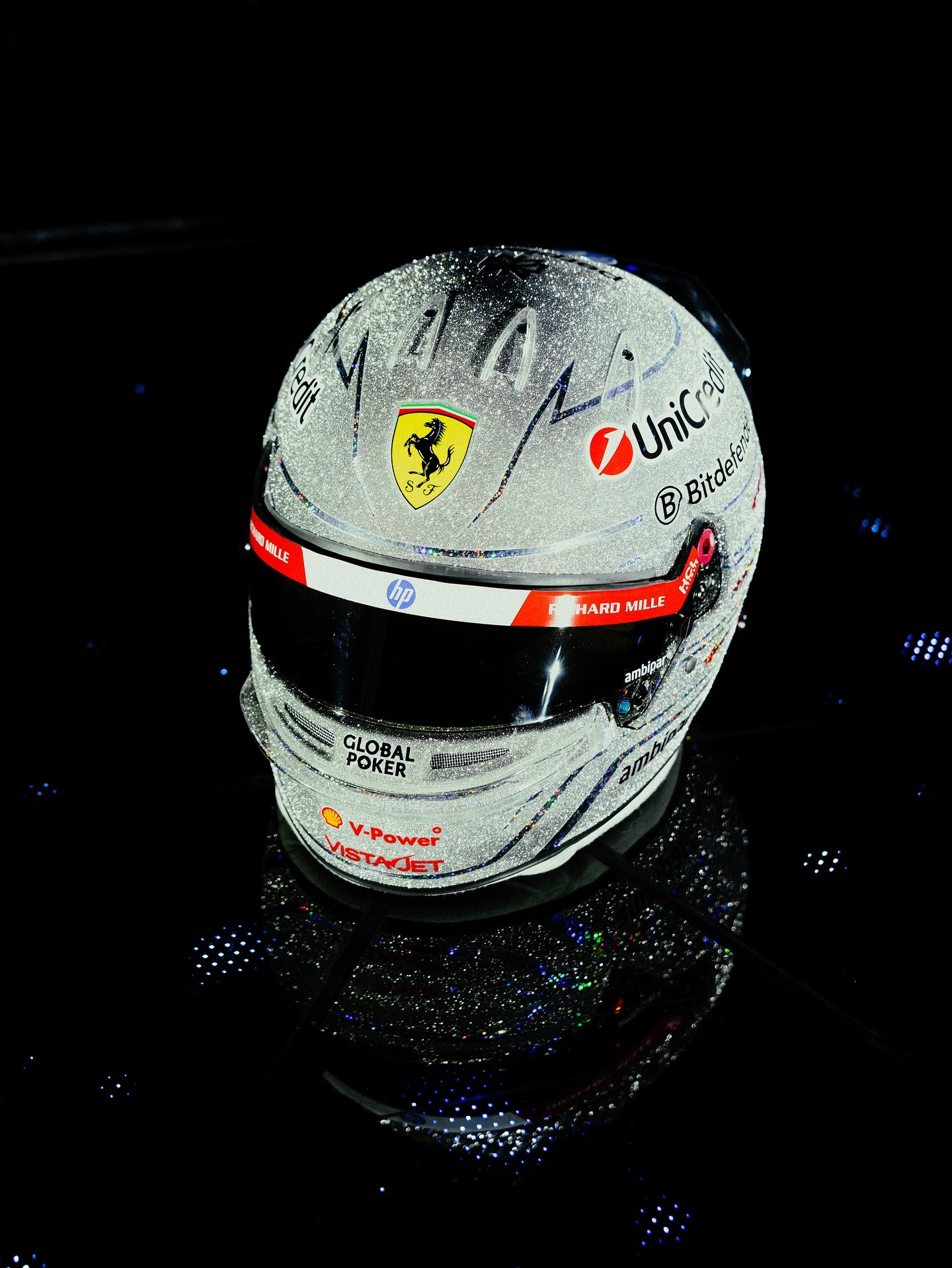 Hamilton revela capacete brilhante para o GP de Las Vegas da F1 2025 | Ge