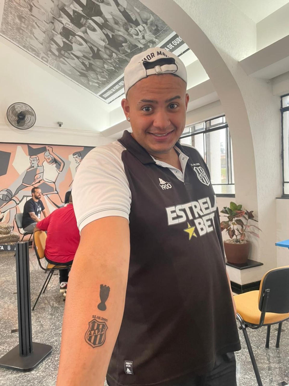 Torcedores da Ponte eternizam título da Série A2 com tatuagem em tour ...