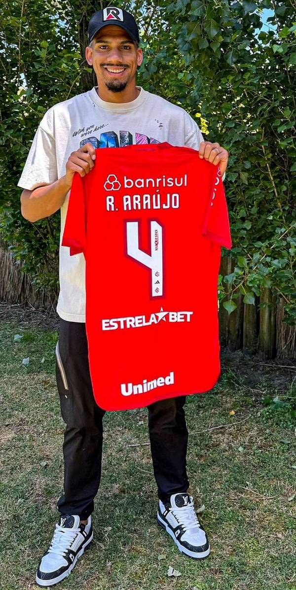 Zagueiro do Uruguai e do Barcelona, Ronald Araújo ganha camisa do Inter ...