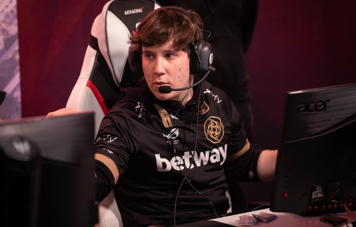 Rainbow Six Siege: NiP renova com Psycho, Kamikaze e Julio por dois ...