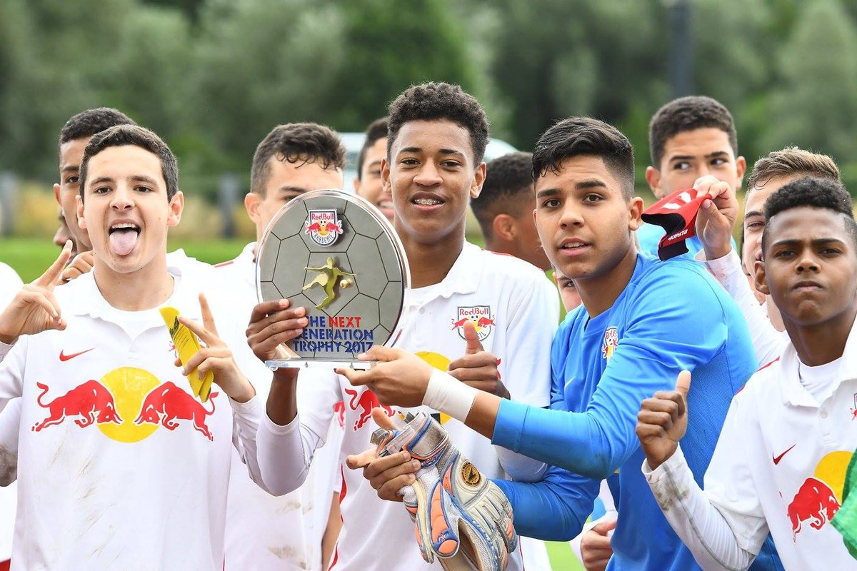 RB Brasil derrota Benfica na final e conquista título sub-15 sem sofrer ...
