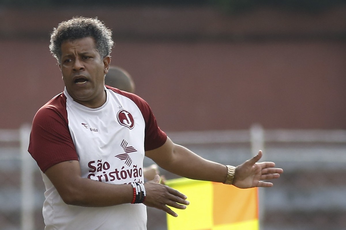 Ecus terá Alessandro Santos como técnico na disputa do Paulista da ...