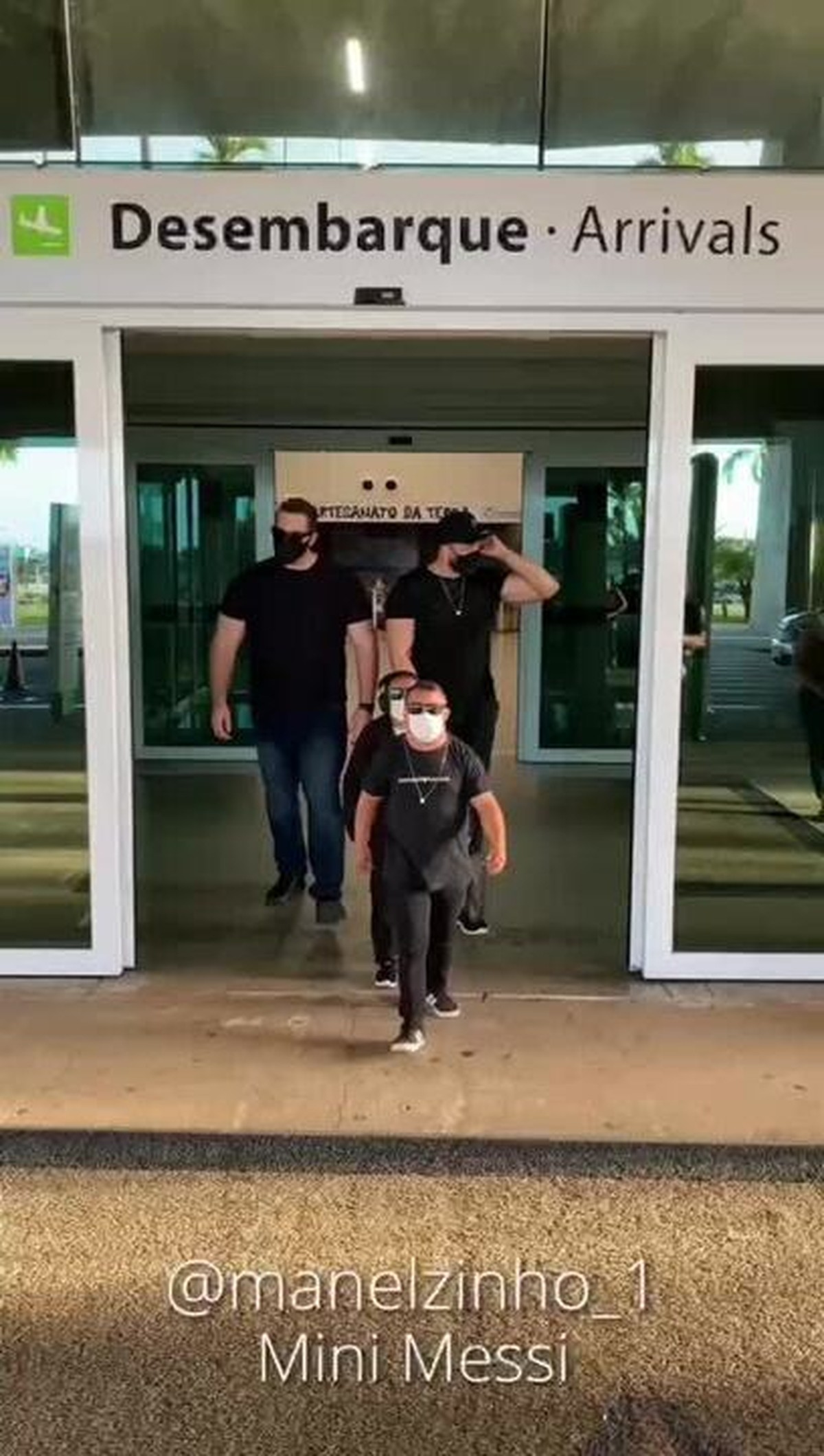 Humor: "Mini Messi" reproduz chegada do craque a Paris e vídeo viraliza ...