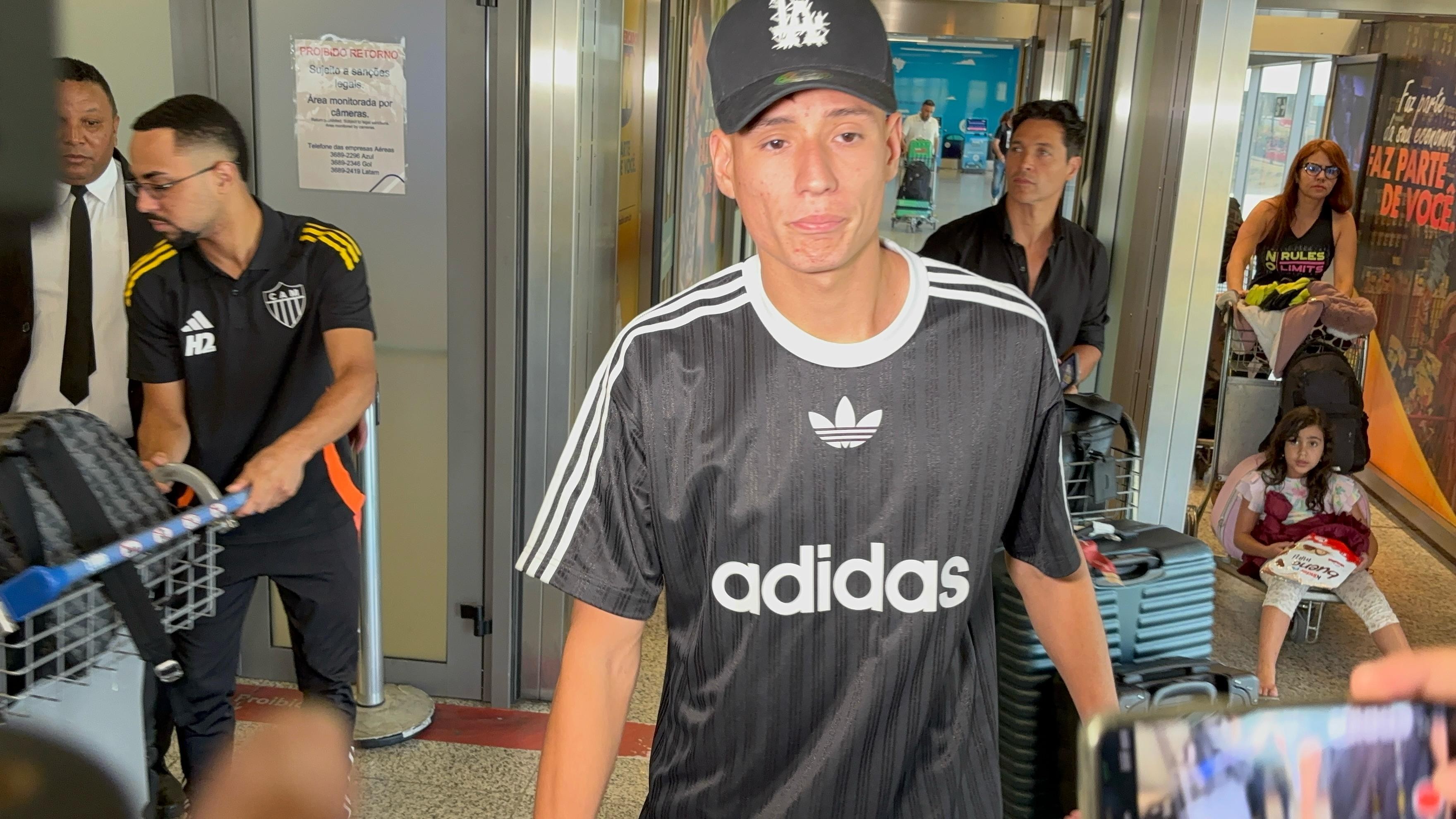 Perto de assinar com Atlético-MG, zagueiro Iván Román chega a Belo Horizonte