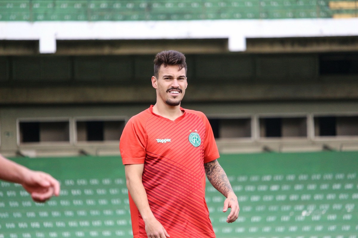 Concorrência do mercado nacional e do exterior afasta Arthur Rezende de ...