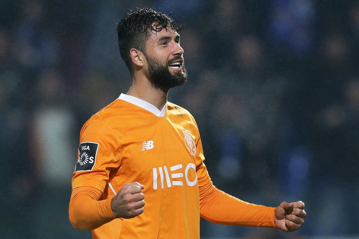 Atlético de Madrid negocia com o Porto a contratação do zagueiro Felipe ...