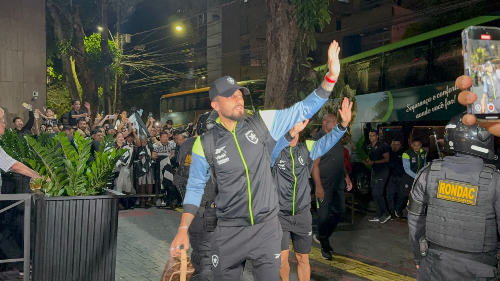 Botafogo chega a Belém para disputa da Supercopa Rei com festa da ...
