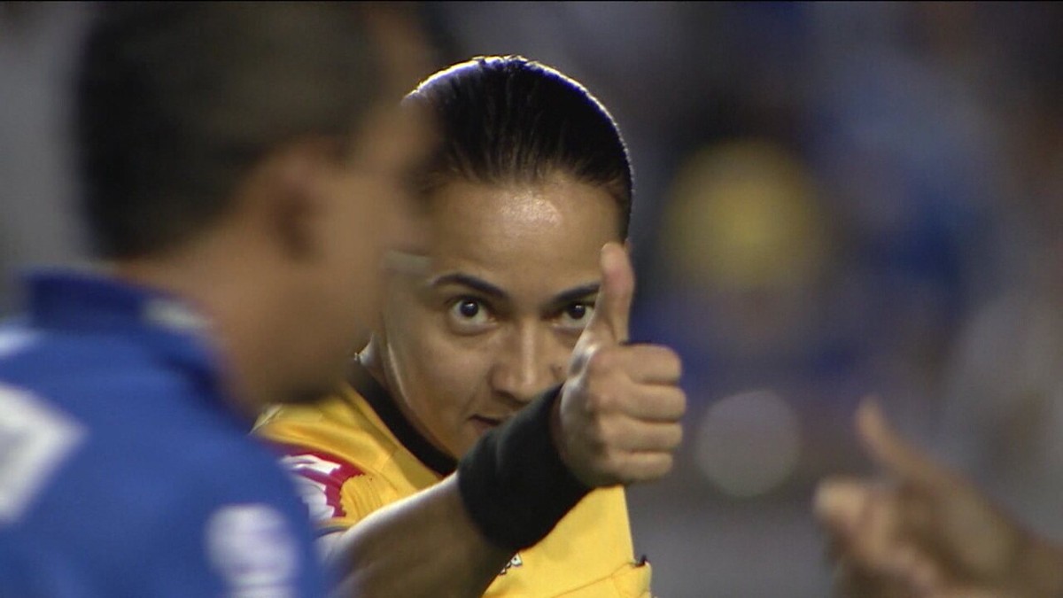 Edina Alves: veja o perfil da árbitra que 14 anos depois faz história ...