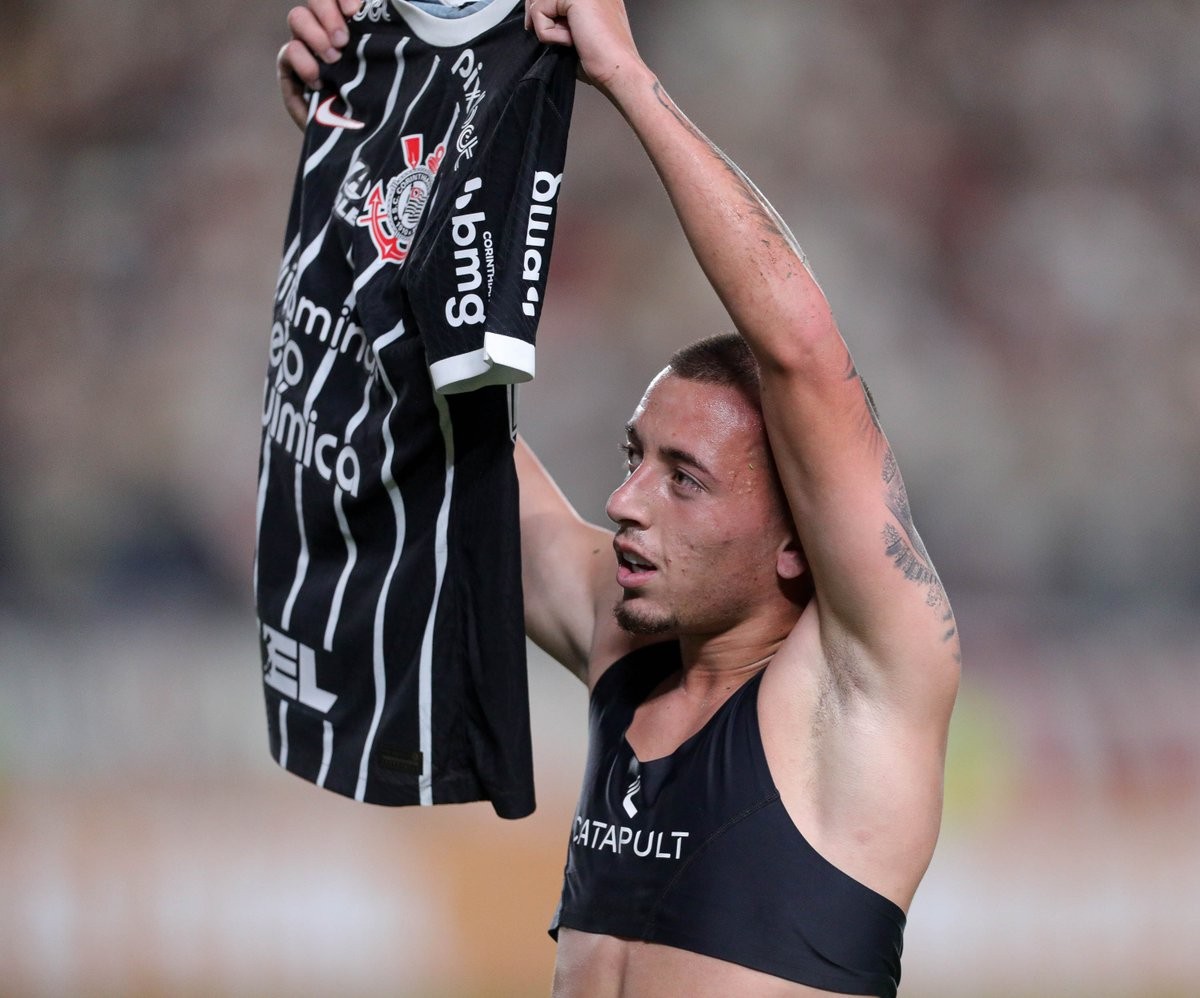 Lembra do Ryan? Volante da base pode ganhar chance no Corinthians após ...