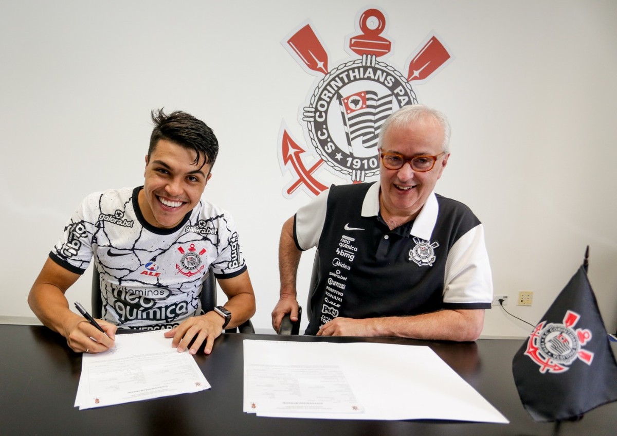 Corinthians anuncia renovação de Roni por mais duas temporadas ...
