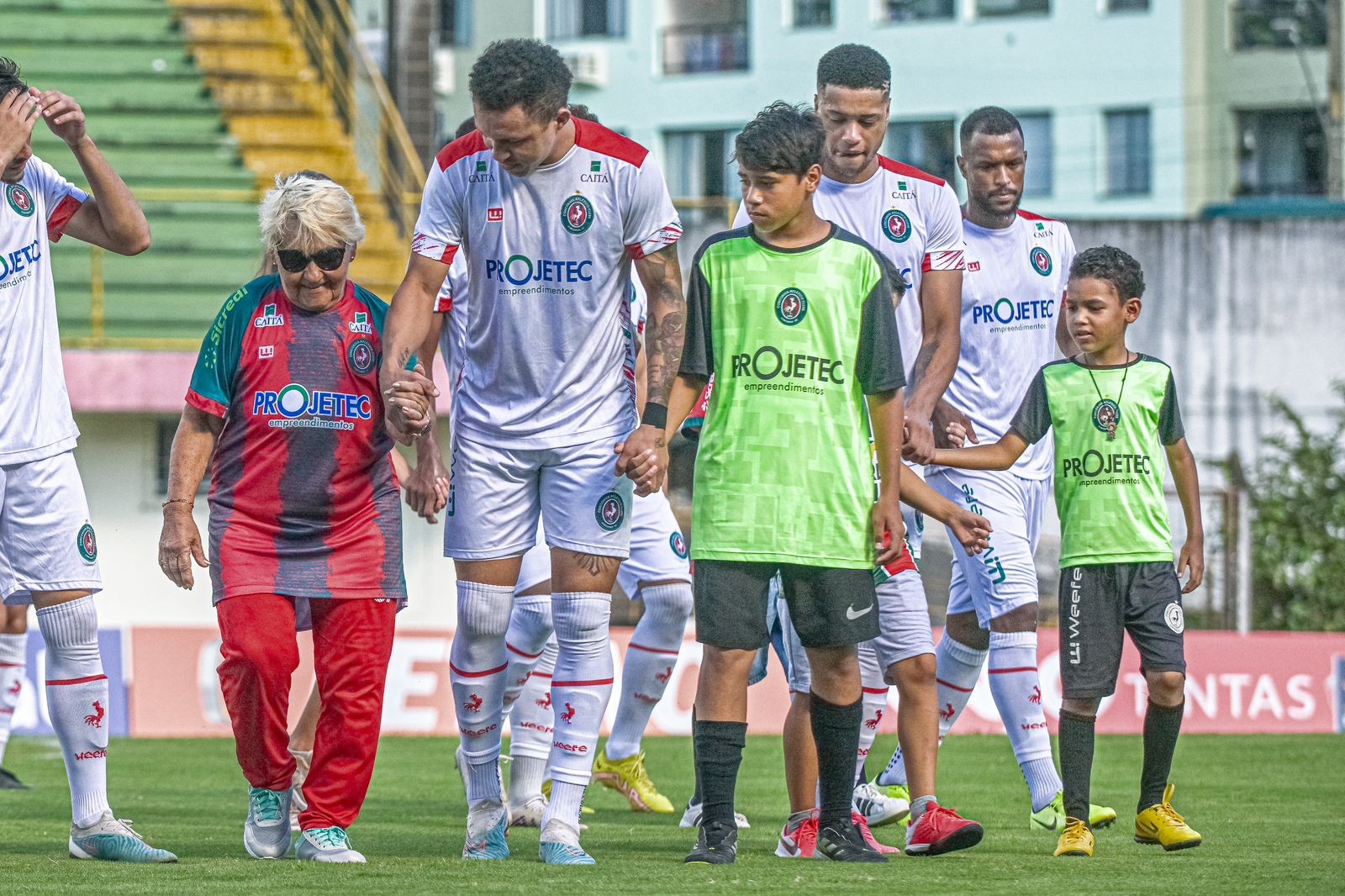 Torcedora se emociona ao conhecer jogador do Concórdia: “Sonho ...