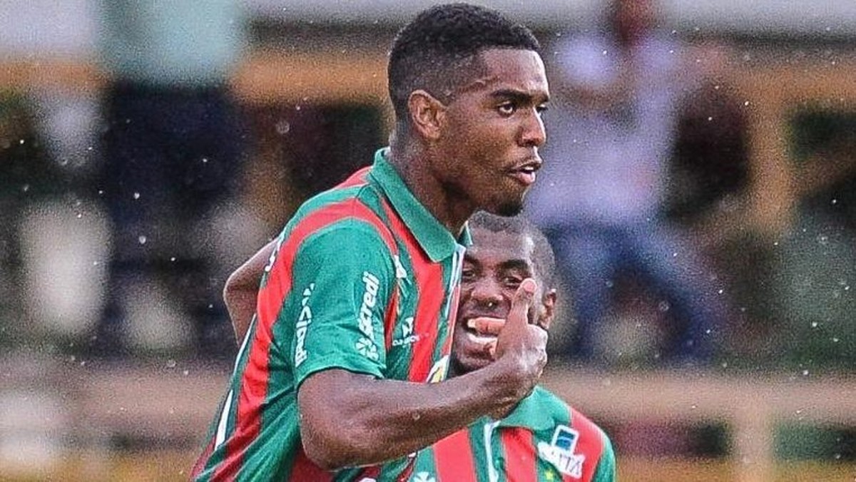 Emprestado pela Chape, Alan Grafite vibra com gol e primeira vitória do ...