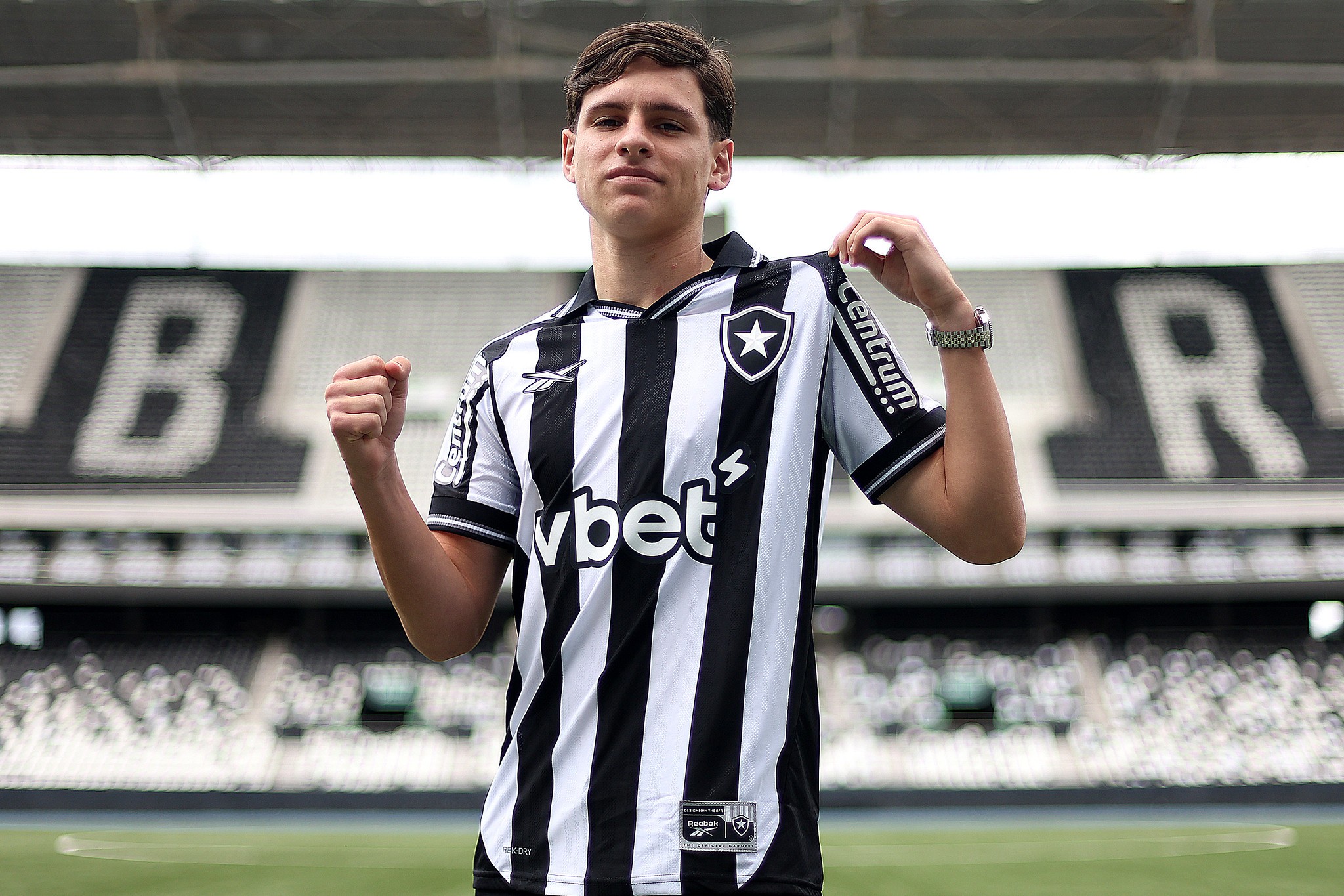 Montoro e Arthur Cabral são regularizados na CBF e já podem estrear ...